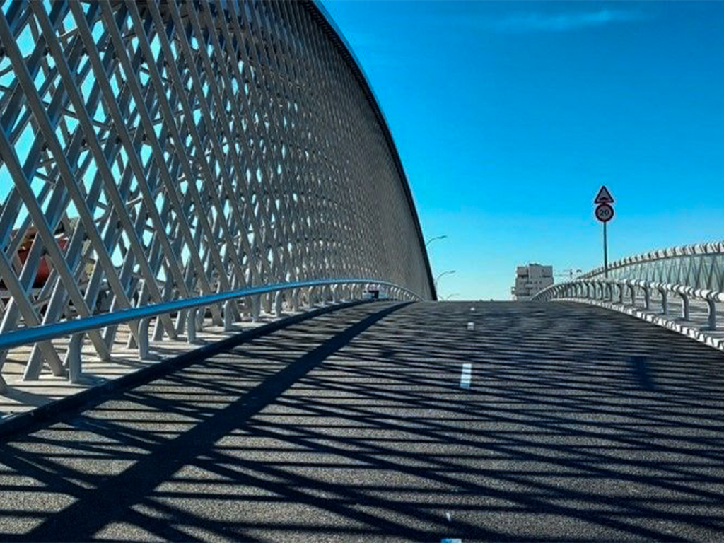 Road Steel completes the supply of an urban bridge parapet